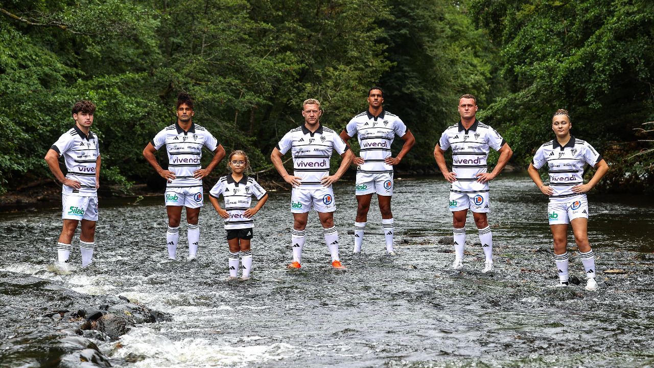 Le CA Brive présente son maillot extérieur pour la saison 2025/2026 ...